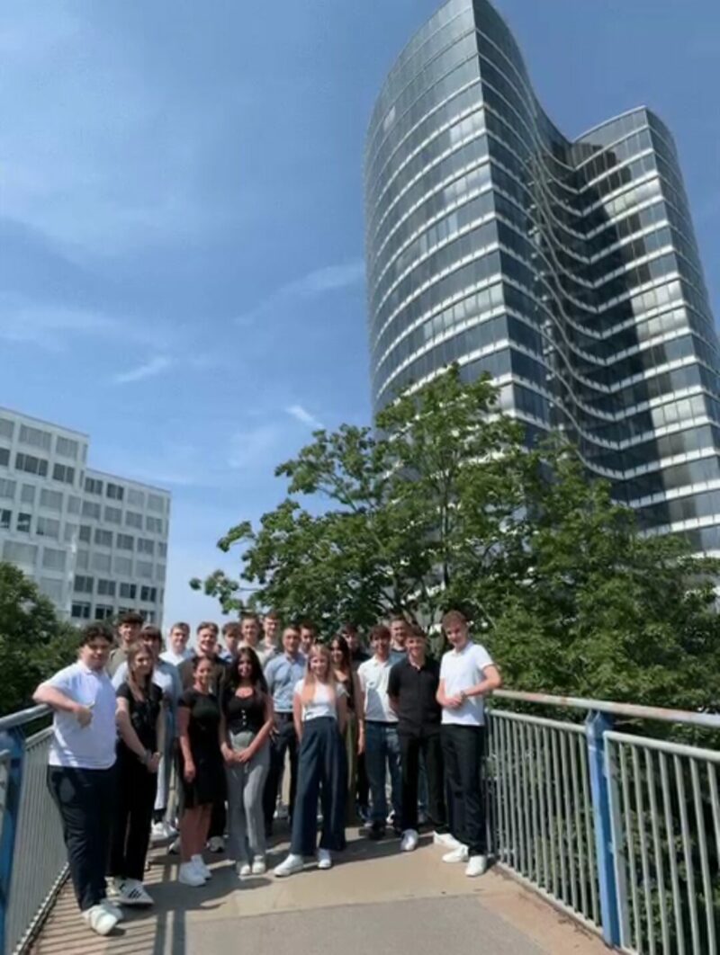 Herzlich willkommen im MRH Trowe Team – Ausbildungsstart 2024! – MRH Trowe